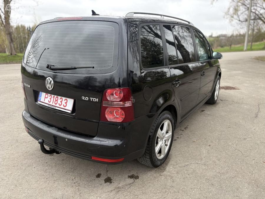 Black Volkswagen Touran 2009 in Kaunas, with an engine capacity of 2.00 L and mileage of 404 thousand km for 3100 €, photo 13 on AUTOMOTO.COM.LV
