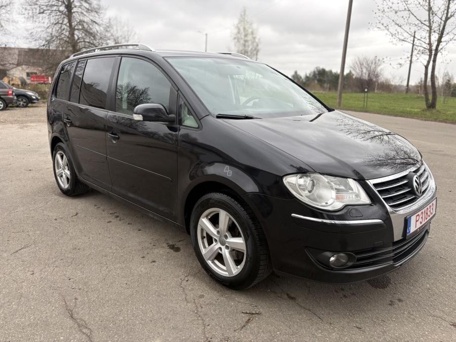 Black Volkswagen Touran 2009 in Kaunas, with an engine capacity of 2.00 L and mileage of 404 thousand km for 3100 €, photo 18 on AUTOMOTO.COM.LV