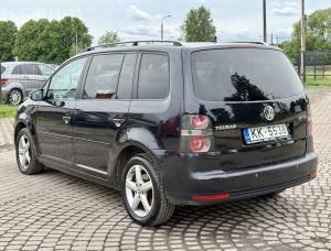 Black Volkswagen Touran 2009 in Riga, with an engine capacity of 2.00 L and mileage of 341 thousand km for 2300 €, photo 5 on AUTOMOTO.COM.LV