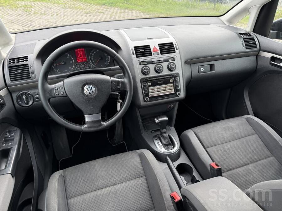 Black Volkswagen Touran 2009 in Riga, with an engine capacity of 2.00 L and mileage of 341 thousand km for 2300 €, photo 6 on AUTOMOTO.COM.LV