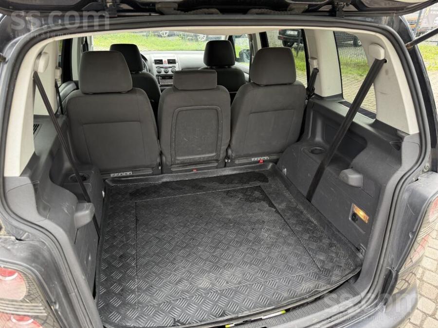 Black Volkswagen Touran 2009 in Riga, with an engine capacity of 2.00 L and mileage of 341 thousand km for 2300 €, photo 10 on AUTOMOTO.COM.LV