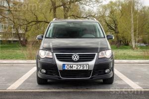 Melns Volkswagen Touran 2009 Jelgava, ar dzinēja tilpumu 2.00 L un nobraukumu 291 tūkst. km par 3990 €, foto 3 vietnē AUTOMOTO.COM.LV