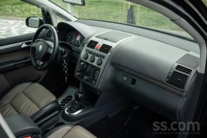 Melns Volkswagen Touran 2009 Jelgava, ar dzinēja tilpumu 2.00 L un nobraukumu 291 tūkst. km par 3990 €, foto 8 vietnē AUTOMOTO.COM.LV