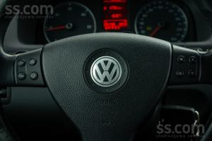 Melns Volkswagen Touran 2009 Jelgava, ar dzinēja tilpumu 2.00 L un nobraukumu 291 tūkst. km par 3990 €, foto 13 vietnē AUTOMOTO.COM.LV