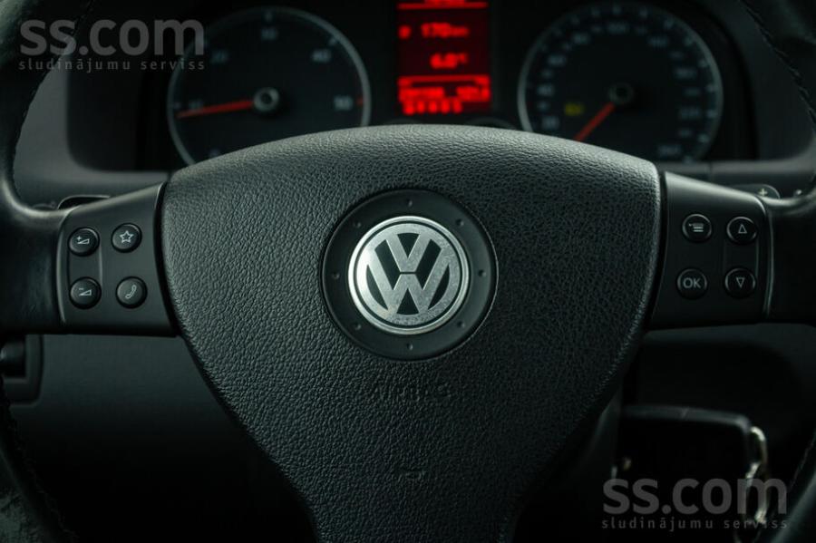 Melns Volkswagen Touran 2009 Jelgava, ar dzinēja tilpumu 2.00 L un nobraukumu 291 tūkst. km par 3990 €, foto 13 vietnē AUTOMOTO.COM.LV
