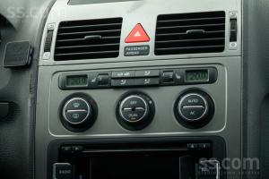 Melns Volkswagen Touran 2009 Jelgava, ar dzinēja tilpumu 2.00 L un nobraukumu 291 tūkst. km par 3990 €, foto 15 vietnē AUTOMOTO.COM.LV