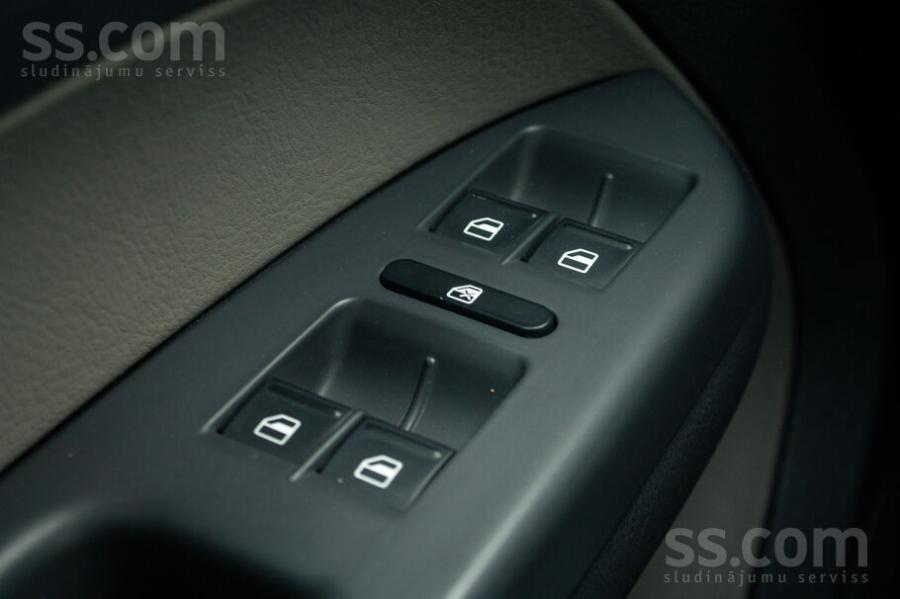 Melns Volkswagen Touran 2009 Jelgava, ar dzinēja tilpumu 2.00 L un nobraukumu 291 tūkst. km par 3990 €, foto 18 vietnē AUTOMOTO.COM.LV