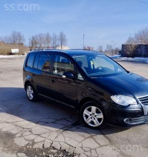 Melns Volkswagen Touran 2009 Rīga, ar dzinēja tilpumu 2.00 L un nobraukumu 185 tūkst. km par 2750 €, foto 3 vietnē AUTOMOTO.COM.LV