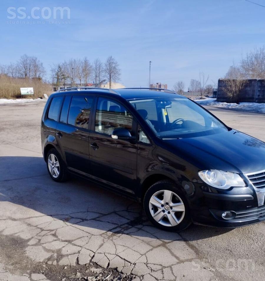 Melns Volkswagen Touran 2009 Rīga, ar dzinēja tilpumu 2.00 L un nobraukumu 185 tūkst. km par 2750 €, foto 3 vietnē AUTOMOTO.COM.LV