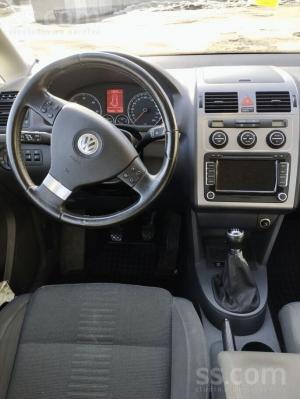 Melns Volkswagen Touran 2009 Rīga, ar dzinēja tilpumu 2.00 L un nobraukumu 185 tūkst. km par 2750 €, foto 5 vietnē AUTOMOTO.COM.LV