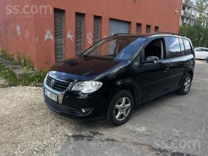 Черный Фольксваген Туран 2009 в Рига, объемом двигателя 1.90 л и пробегом 352 тыс. км за 1050 €, фото  на AUTOMOTO.COM.LV