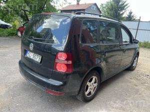 Черный Фольксваген Туран 2009 в Рига, объемом двигателя 1.90 л и пробегом 352 тыс. км за 1050 €, фото 5 на AUTOMOTO.COM.LV