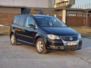 Black Volkswagen Touran 2009 in Riga, with an engine capacity of 1.90 L and mileage of 262 thousand km for 4390 €, photo  on AUTOMOTO.COM.LV
