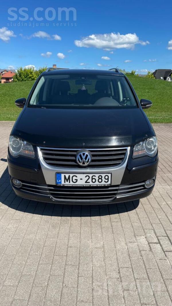 Melns Volkswagen Touran 2009 Rīga, ar dzinēja tilpumu 1.90 L un nobraukumu 255 tūkst. km par 3550 €, foto 3 vietnē AUTOMOTO.COM.LV