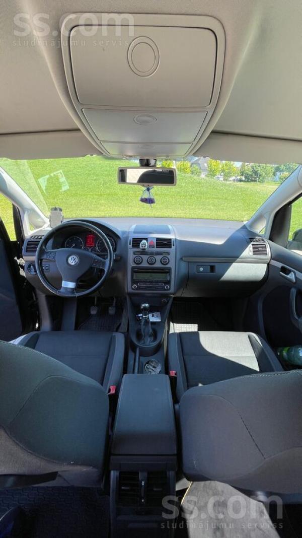 Melns Volkswagen Touran 2009 Rīga, ar dzinēja tilpumu 1.90 L un nobraukumu 255 tūkst. km par 3550 €, foto 9 vietnē AUTOMOTO.COM.LV