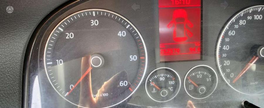 Black Volkswagen Touran 2009 in Anyksciai, with an engine capacity of 1.90 L and mileage of 252 thousand km for 3700 €, photo 3 on AUTOMOTO.COM.LV