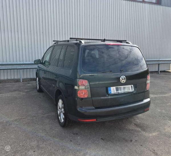 Black Volkswagen Touran 2009 in Kaunas, with an engine capacity of 1.39 L and mileage of 236 thousand km for 1900 €, photo 4 on AUTOMOTO.COM.LV