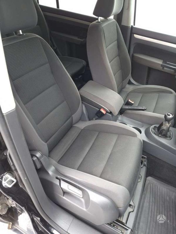 Black Volkswagen Touran 2009 in Kaunas, with an engine capacity of 1.39 L and mileage of 236 thousand km for 1900 €, photo 9 on AUTOMOTO.COM.LV
