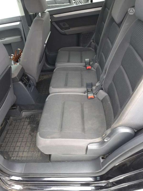 Black Volkswagen Touran 2009 in Kaunas, with an engine capacity of 1.39 L and mileage of 236 thousand km for 1900 €, photo 10 on AUTOMOTO.COM.LV