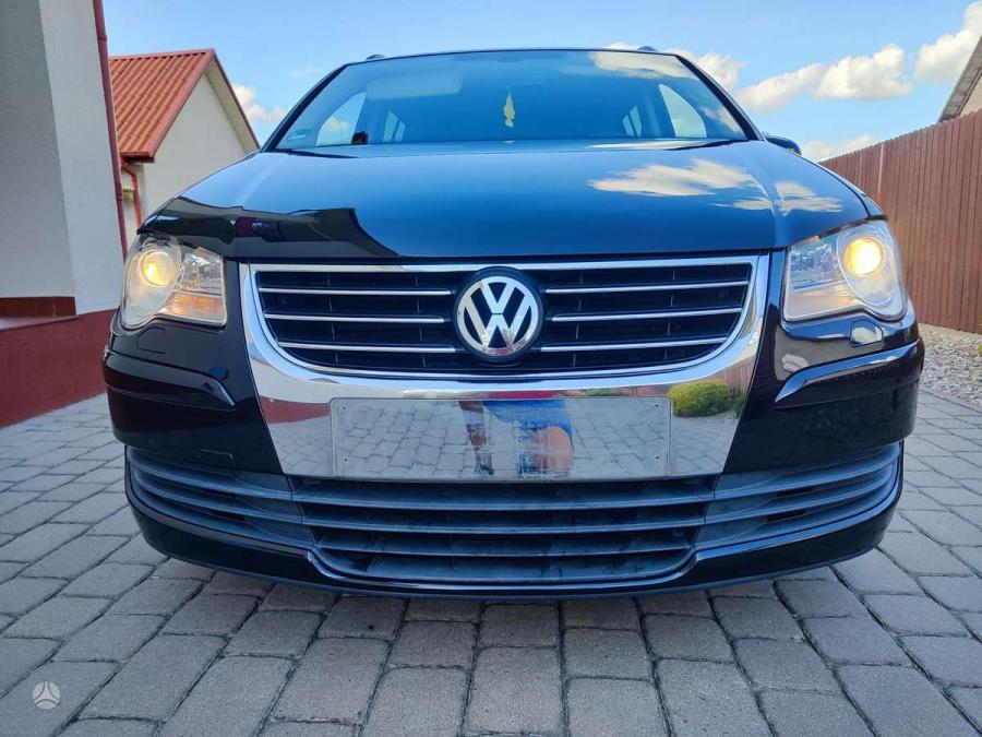 Melns Volkswagen Touran 2009 Marijampole, ar dzinēja tilpumu 1.90 L un nobraukumu 139 tūkst. km par 3599 €, foto 1 vietnē AUTOMOTO.COM.LV