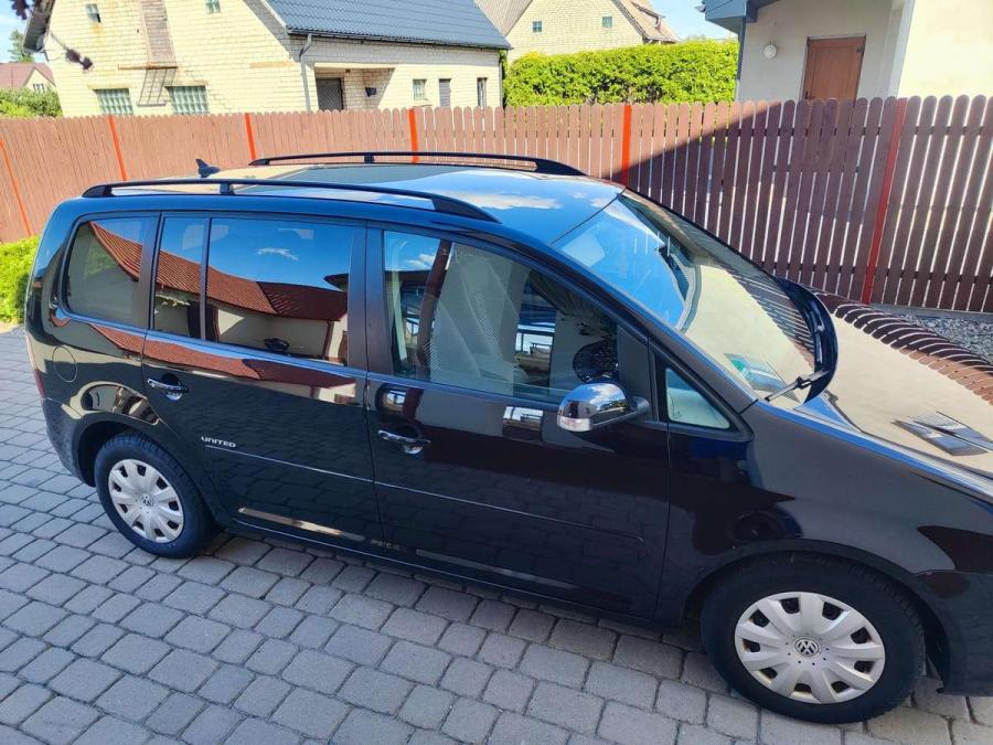 Melns Volkswagen Touran 2009 Marijampole, ar dzinēja tilpumu 1.90 L un nobraukumu 139 tūkst. km par 3599 €, foto 8 vietnē AUTOMOTO.COM.LV