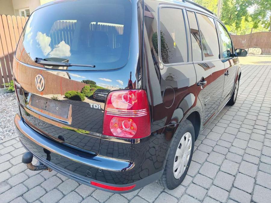 Melns Volkswagen Touran 2009 Marijampole, ar dzinēja tilpumu 1.90 L un nobraukumu 139 tūkst. km par 3599 €, foto 10 vietnē AUTOMOTO.COM.LV