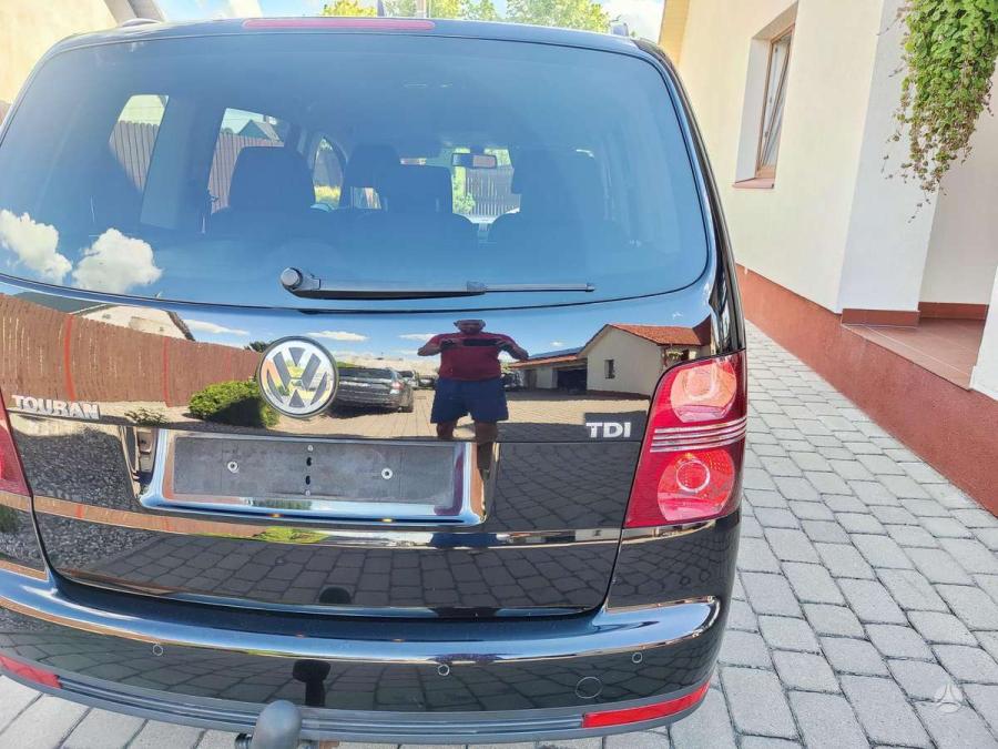 Melns Volkswagen Touran 2009 Marijampole, ar dzinēja tilpumu 1.90 L un nobraukumu 139 tūkst. km par 3599 €, foto 11 vietnē AUTOMOTO.COM.LV