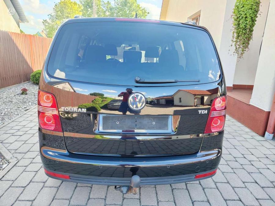 Melns Volkswagen Touran 2009 Marijampole, ar dzinēja tilpumu 1.90 L un nobraukumu 139 tūkst. km par 3599 €, foto 12 vietnē AUTOMOTO.COM.LV