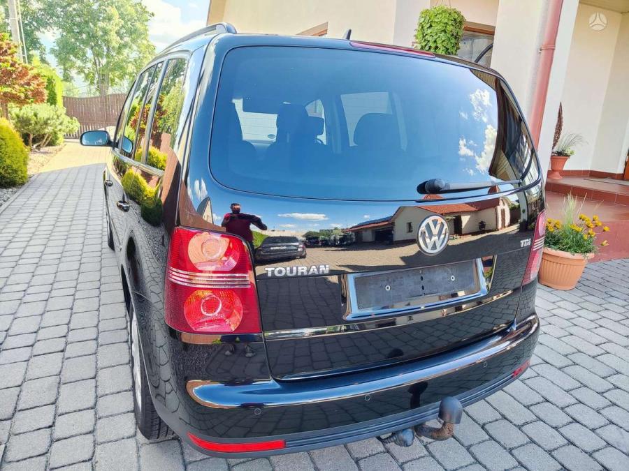 Melns Volkswagen Touran 2009 Marijampole, ar dzinēja tilpumu 1.90 L un nobraukumu 139 tūkst. km par 3599 €, foto 15 vietnē AUTOMOTO.COM.LV