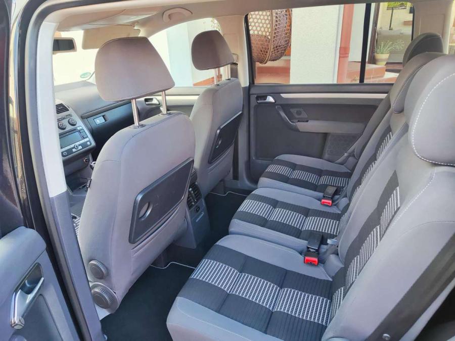 Melns Volkswagen Touran 2009 Marijampole, ar dzinēja tilpumu 1.90 L un nobraukumu 139 tūkst. km par 3599 €, foto 19 vietnē AUTOMOTO.COM.LV