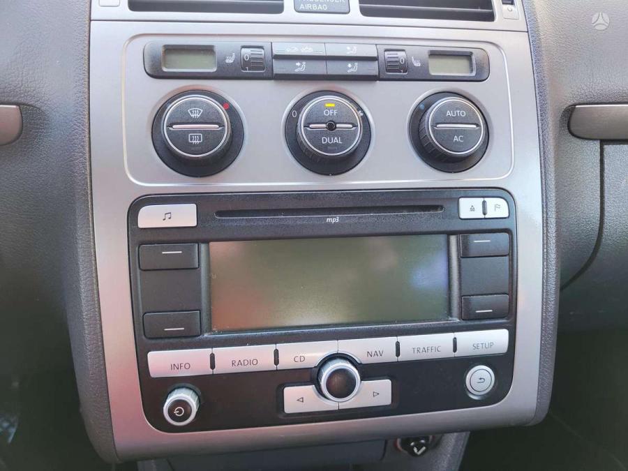 Melns Volkswagen Touran 2009 Marijampole, ar dzinēja tilpumu 1.90 L un nobraukumu 139 tūkst. km par 3599 €, foto 23 vietnē AUTOMOTO.COM.LV