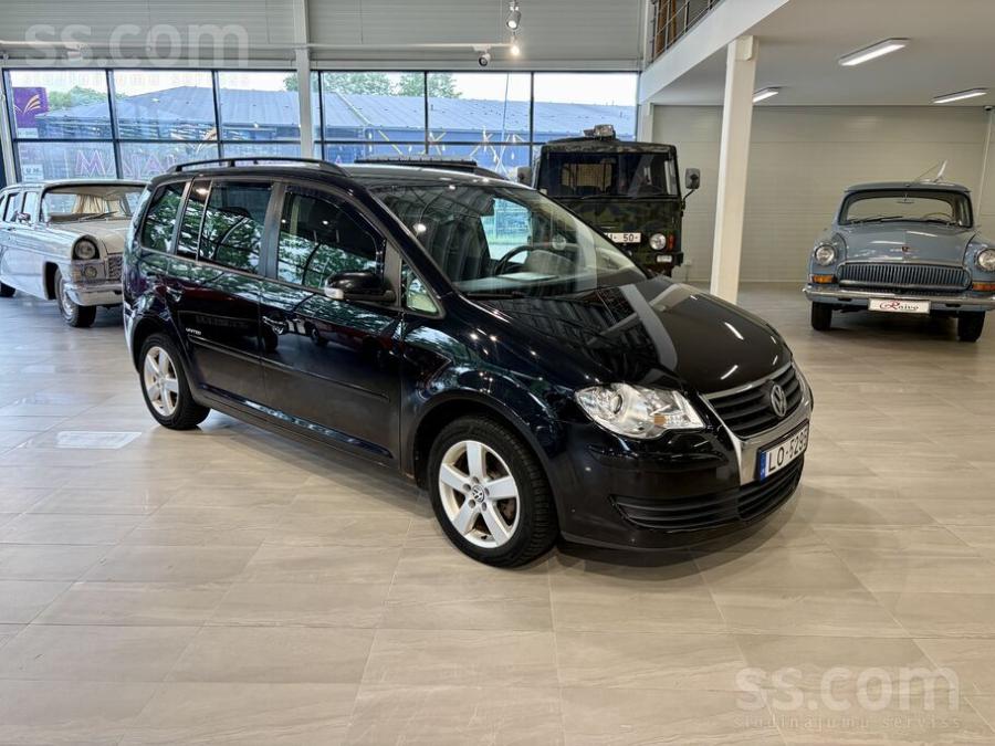 Black Volkswagen Touran 2009 in Dobele, with an engine capacity of 2.00 L and mileage of 265 thousand km for 2350 €, photo 1 on AUTOMOTO.COM.LV