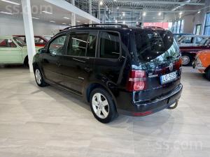 Black Volkswagen Touran 2009 in Dobele, with an engine capacity of 2.00 L and mileage of 265 thousand km for 2350 €, photo 6 on AUTOMOTO.COM.LV