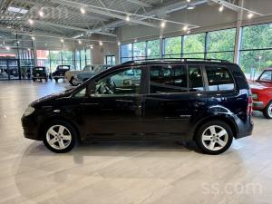 Black Volkswagen Touran 2009 in Dobele, with an engine capacity of 2.00 L and mileage of 265 thousand km for 2350 €, photo 7 on AUTOMOTO.COM.LV
