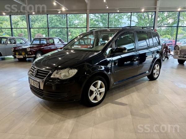Black Volkswagen Touran 2009 in Dobele, with an engine capacity of 2.00 L and mileage of 265 thousand km for 2350 €, photo 7 on AUTOMOTO.COM.LV