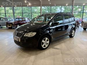 Black Volkswagen Touran 2009 in Dobele, with an engine capacity of 2.00 L and mileage of 265 thousand km for 2350 €, photo 8 on AUTOMOTO.COM.LV