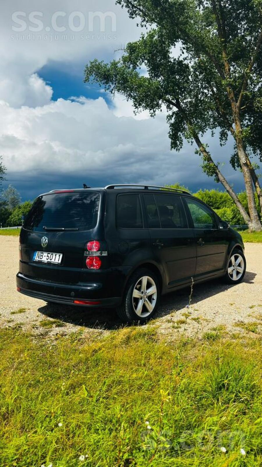Melns Volkswagen Touran 2009 Daugavpils, ar dzinēja tilpumu 1.90 L un nobraukumu 260 tūkst. km par 3500 €, foto 4 vietnē AUTOMOTO.COM.LV