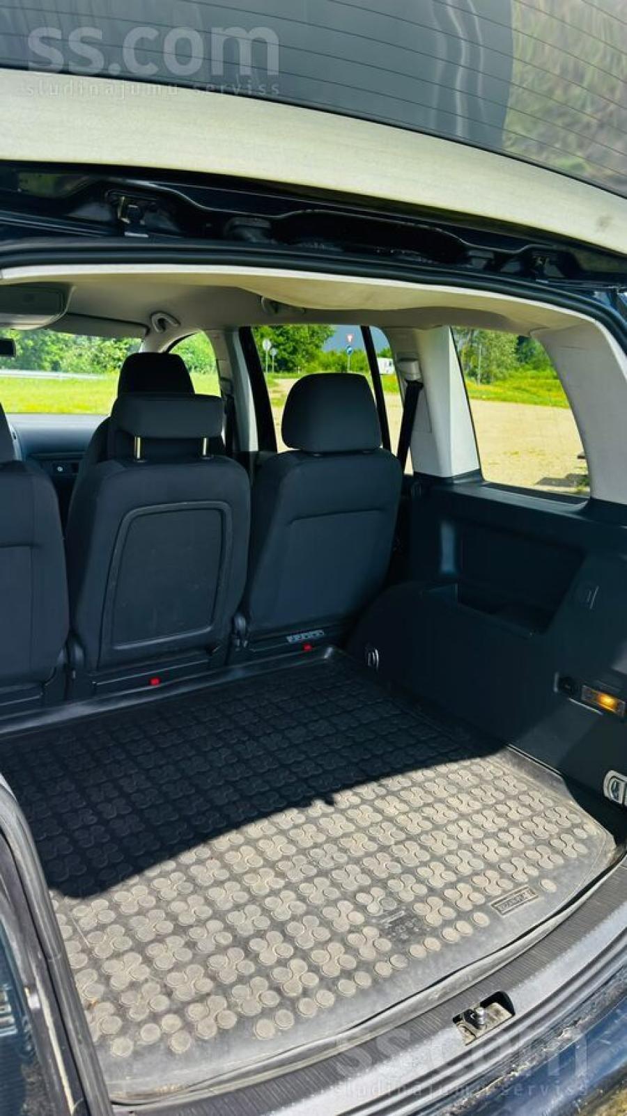 Melns Volkswagen Touran 2009 Daugavpils, ar dzinēja tilpumu 1.90 L un nobraukumu 260 tūkst. km par 3500 €, foto 6 vietnē AUTOMOTO.COM.LV