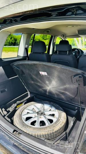 Melns Volkswagen Touran 2009 Daugavpils, ar dzinēja tilpumu 1.90 L un nobraukumu 260 tūkst. km par 3500 €, foto 7 vietnē AUTOMOTO.COM.LV