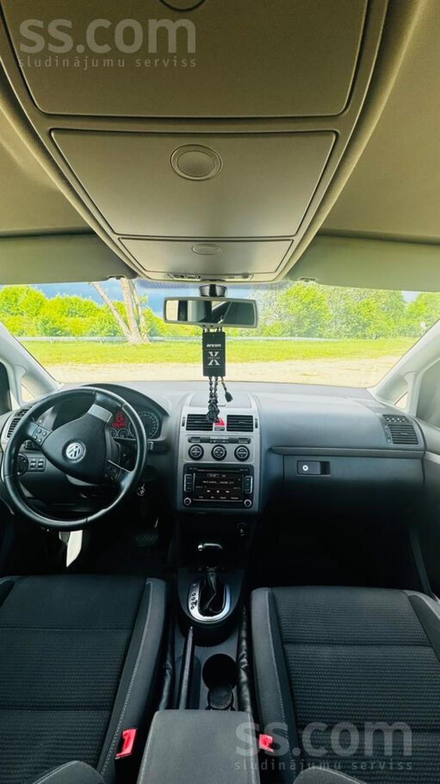 Melns Volkswagen Touran 2009 Daugavpils, ar dzinēja tilpumu 1.90 L un nobraukumu 260 tūkst. km par 3500 €, foto 9 vietnē AUTOMOTO.COM.LV