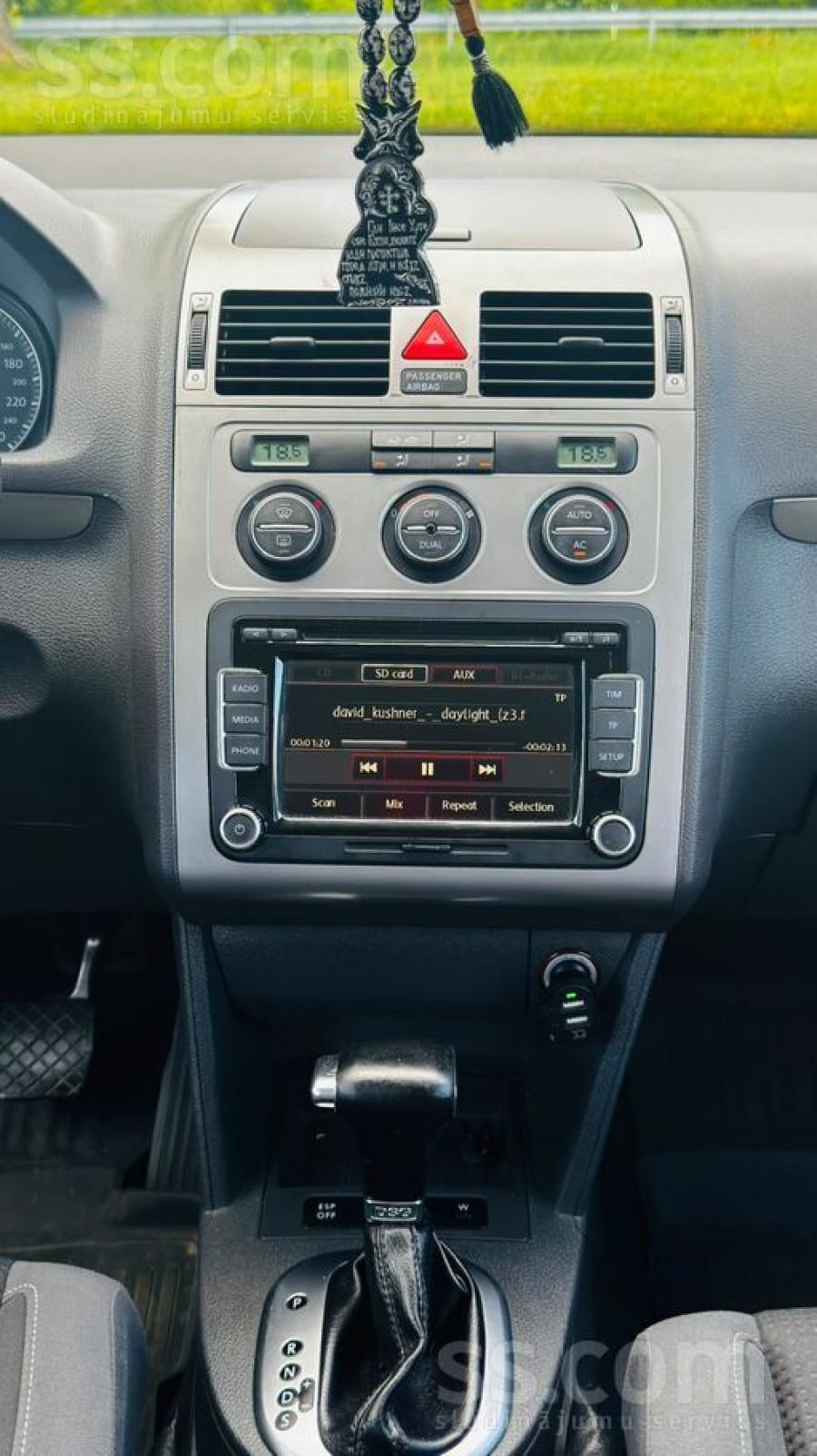 Melns Volkswagen Touran 2009 Daugavpils, ar dzinēja tilpumu 1.90 L un nobraukumu 260 tūkst. km par 3500 €, foto 10 vietnē AUTOMOTO.COM.LV