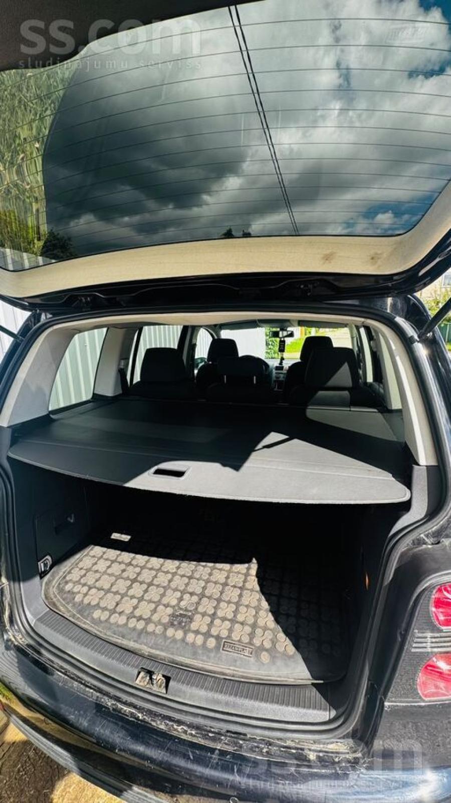 Melns Volkswagen Touran 2009 Daugavpils, ar dzinēja tilpumu 1.90 L un nobraukumu 260 tūkst. km par 3500 €, foto 13 vietnē AUTOMOTO.COM.LV
