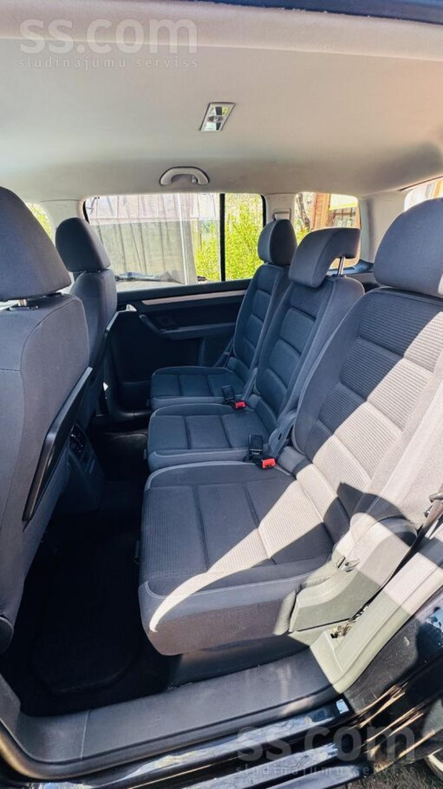 Melns Volkswagen Touran 2009 Daugavpils, ar dzinēja tilpumu 1.90 L un nobraukumu 260 tūkst. km par 3500 €, foto 17 vietnē AUTOMOTO.COM.LV