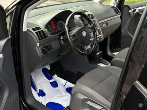 Черный Фольксваген Туран 2009 в Ионава, объемом двигателя 1.90 л и пробегом 326 тыс. км за 3999 €, фото 18 на AUTOMOTO.COM.LV
