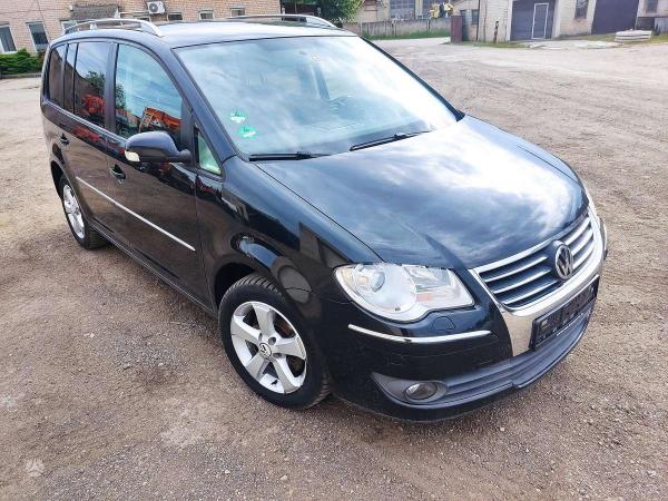 Black Volkswagen Touran 2009 in Utena, with an engine capacity of 1.97 L and mileage of 279 thousand km for 3850 €, photo 10 on AUTOMOTO.COM.LV