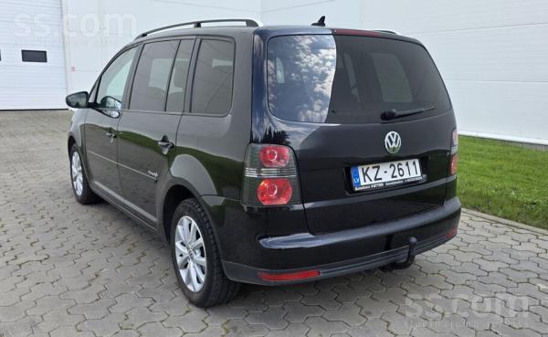 Black Volkswagen Touran 2009 in Riga, with an engine capacity of 1.40 L and mileage of 230 thousand km for 3850 €, photo 2 on AUTOMOTO.COM.LV