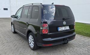 Black Volkswagen Touran 2009 in Riga, with an engine capacity of 1.40 L and mileage of 230 thousand km for 3850 €, photo 3 on AUTOMOTO.COM.LV