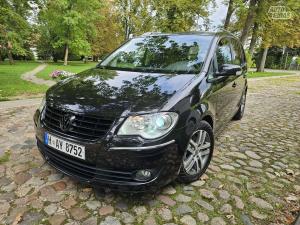 Melns Volkswagen Touran 2009 Kauņa, ar dzinēja tilpumu 2.00 L un nobraukumu 335 tūkst. km par 3300 €, foto  vietnē AUTOMOTO.COM.LV