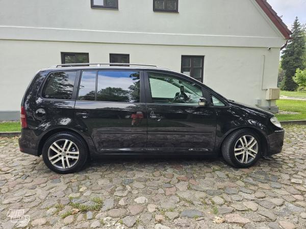 Melns Volkswagen Touran 2009 Kauņa, ar dzinēja tilpumu 2.00 L un nobraukumu 335 tūkst. km par 3300 €, foto 10 vietnē AUTOMOTO.COM.LV