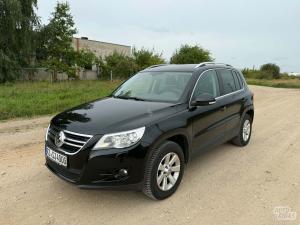 Melns Volkswagen Touran 2009 Mažeikiai, ar dzinēja tilpumu 2.00 L un nobraukumu 174 tūkst. km par 6200 €, foto  vietnē AUTOMOTO.COM.LV